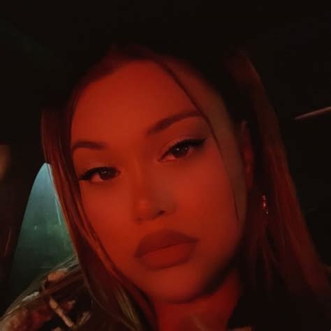 Bruhnella • Threads Say More