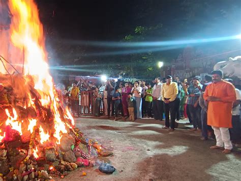 Holika Dahan At Ranjit Hanuman Temple In Indore इंदौर के रणजीत हनुमान