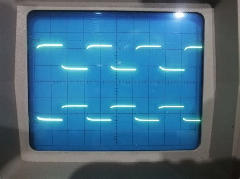 Divers Panne Oscilloscope Tektronix 2215 Déformation Des Traces En