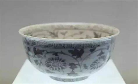 必学绝招轻松鉴别明洪武永乐宣德成化瓷器及市场拍卖纪录 青花瓷 元代 釉面