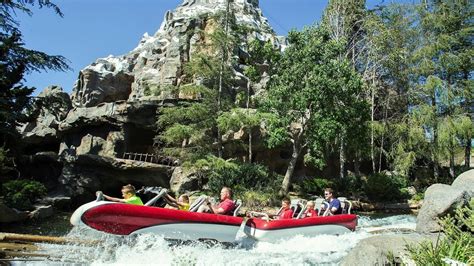 Disneyland Matterhorn Bobsleds Queue Loop Youtube