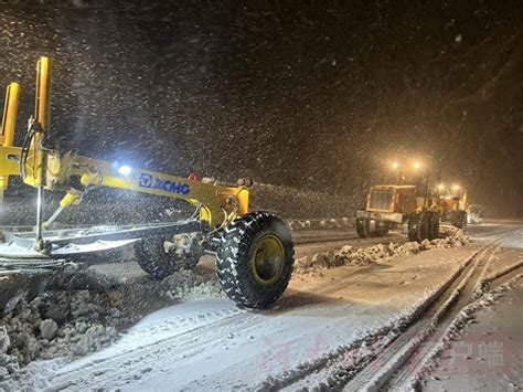 致敬！风雪中城市的守护者郑州道路暴雪
