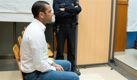 Frau Zum Sex Gezwungen Ex Barca Star Dani Alves Muss Jahrelang Ins Gefängnis Mopo