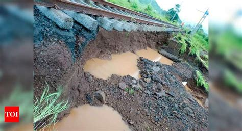Rain In Maharashtra Heavy Rain Disrupts Rail Traffic On Central