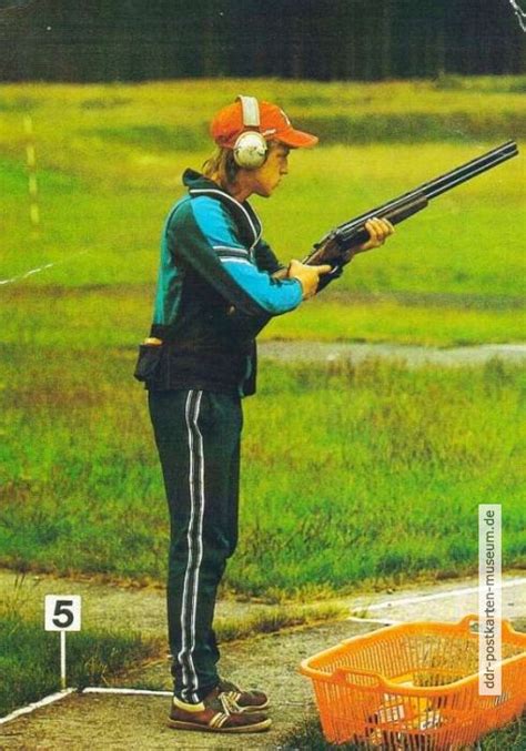 Beim Skeetschießen Gleich Wird Die Tontaube Kommen 1984 Ddr