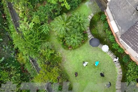 人造河養錦鯉、石板步道直通花園！無人機空拍「賴皮寮」 邱毅：228坪的風水寶地 風傳媒