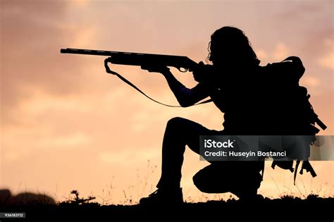 Posisi Menembak Target Prajurit Foto Stok Unduh Gambar Sekarang