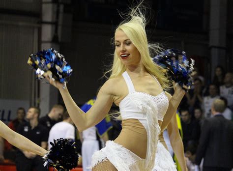 Basket Ball Cheerleaders Vous êtes Plutôt Tartu Ou Monaco
