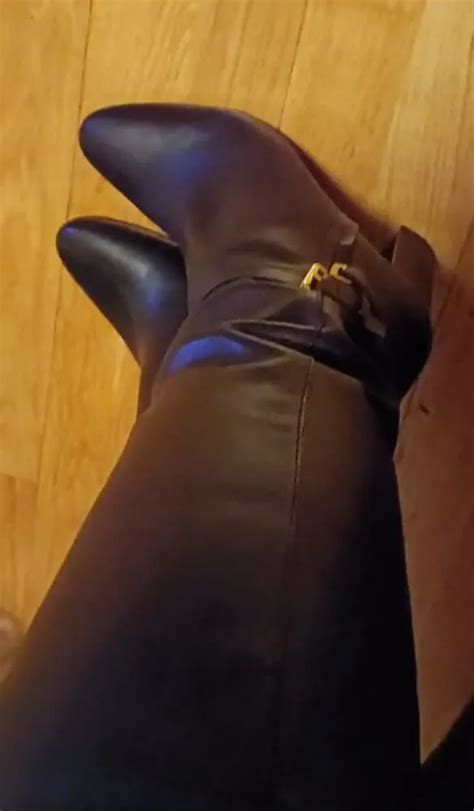 Leather Boots 1 Nude Pics Xhamster