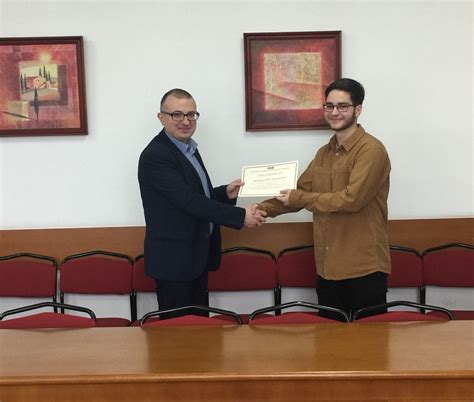 УНСС Сертификати за победителите в Националния конкурс за есе на чужд език за прием в