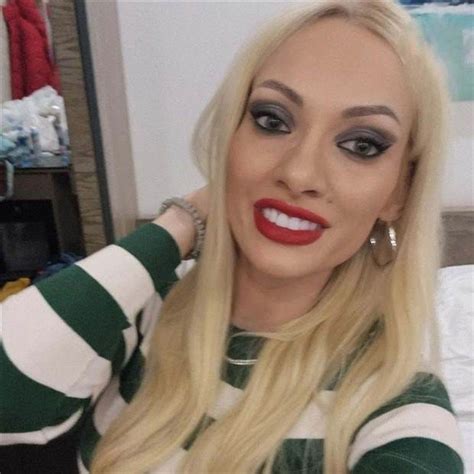 Hot Girls With Red Lips 10 Klyker Com