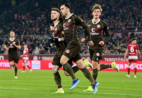 Nach Entgleisung Hürzeler Ermahnt Einen St Pauli Profi