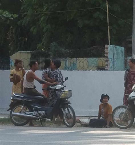 ဖြူးမြို့တွင် စစ်တပ်က ဆိုင်ကယ် စီးနင်းသည့် ပြည်သူ ၈၀ ခန့်ကို အကြောင