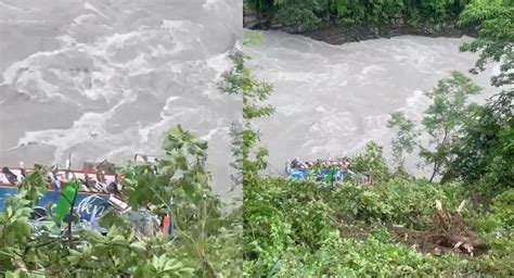 दुर्घटना भएको बस निकाल्न आज मुग्लिन ऑबुखैरेनी सडकखण्ड चार घण्टा अवरुद्ध