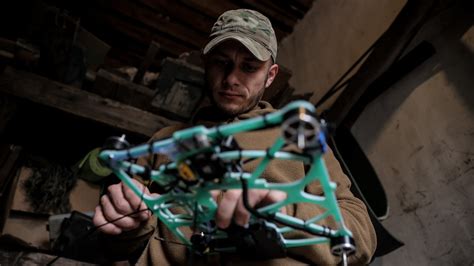 Кабмін визначив умови бронювання для волонтерів і викладачів курсів