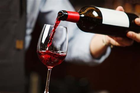 Cómo Servir Correctamente Un Vino De Calidad Galeraregalos
