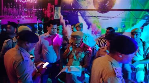 Up Crime कैफे के आड़ में चल रहा था हुक्का बार छापेमारी में पकड़े गए