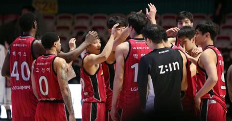 프로농구 Lg 강병현 부상 악재에도 3연승공동 2위 도약