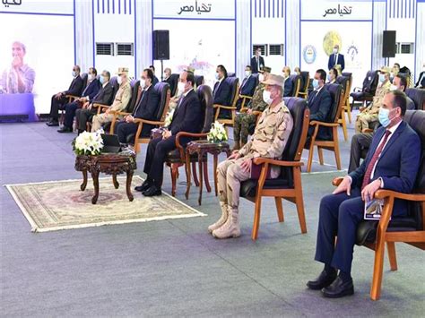 تضمن إنجازات الزراعة والصناعة الرئيس السيسي يشاهد فيلما تس مصراوى