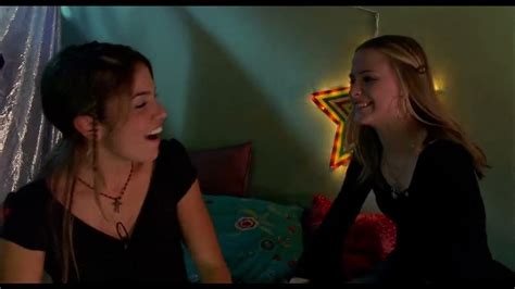 Thirteen 2003 Tracy And Evie Make Out Scene Youtube