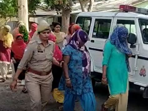 Sex Racket Running In Hapur Up Police Arrested 12 Accused Including