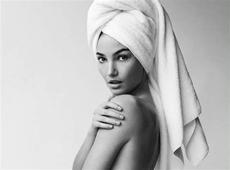 Mode Lily Aldridge A Son Tour De Poser Nue Pour La Série Towel De