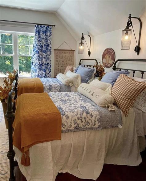 17 Best Farmhouse Bedroom Decorating Ideas You Ll Love For Fall