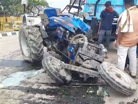 Collision Between Roadways Bus And Tractor Trolley In Mau मऊ में