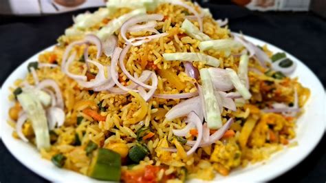 বাড়িতে থাকা বাসি ভাত দিয়ে মাত্র পাঁচ মিনিটে বানান অসাধারণ স্বাদের এই