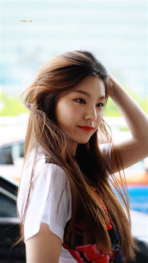 30 Photos Of Itzy Yejis Perfect Side Profile That Proves Every Angle