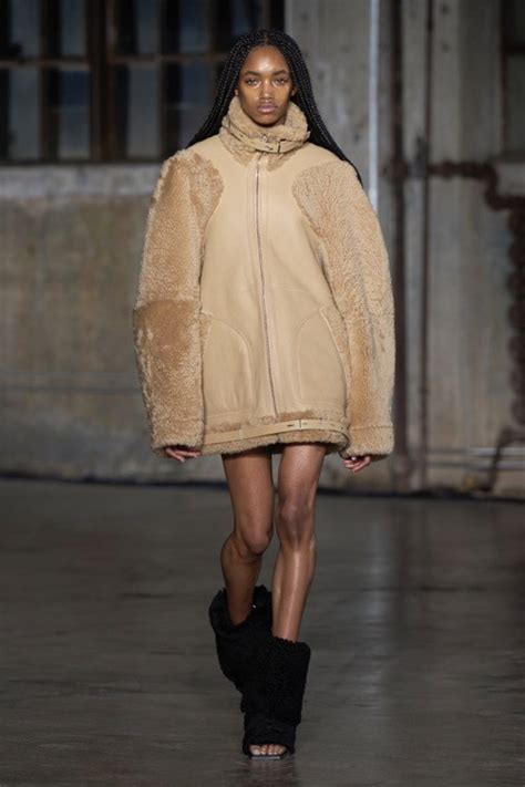 Шик и изтънченост 100 модни съчетания в кафяво за зимата Страница 44