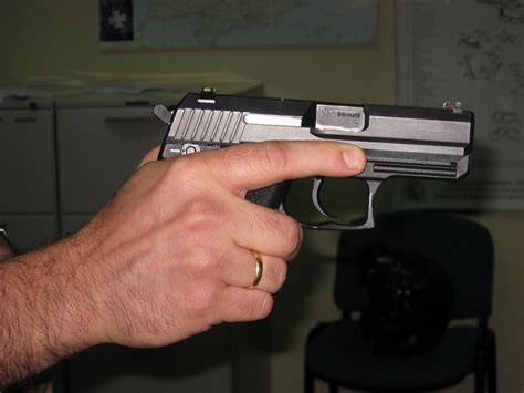 Tiro Policial Y Tactico El EmpuÑamiento De Pistola SemiautomÁtica De