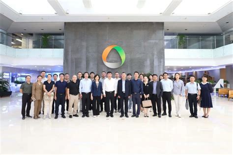 亚信科技与海南自贸港产业园签署合作协议，海南有关部门调研亚信科技 极客公园