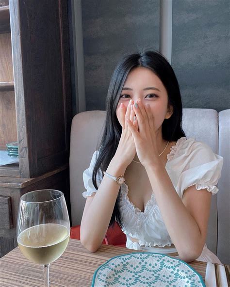 「絕頂正妹」女僕裝萌甜自拍，側拍驚現「蜜枝大腿」網友狂讚 Mgs美女番号网