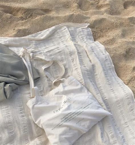 Emily Grace Hill Instagram Photos And Videos Collage De Peri Dicos Est Tica Beige