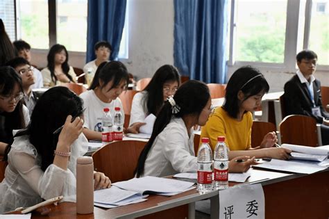 环境与化学工程学院顺利举行2022 2023“优良学风班”中期检查活动 环境与化学工程学院