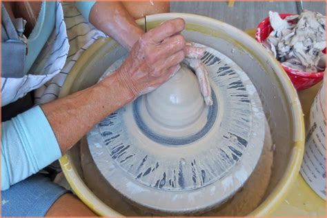 How To Wedge Clay A Beginner S Guide With A Step By Step Video