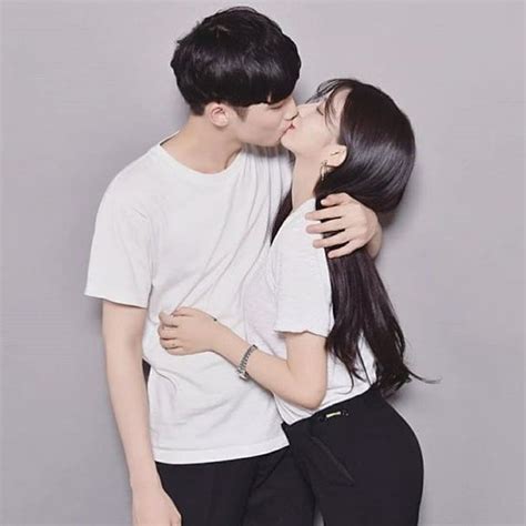Pin Em References Casal De Coreanos Casal Ulzzang Poses Casais