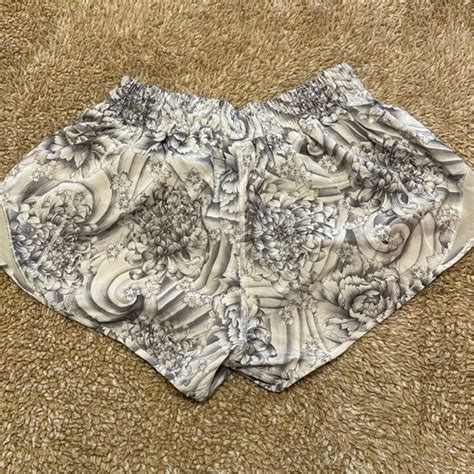 Lululemon Athletica Shorts Lululemon Hotty Hot Low Rise Poshmark