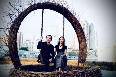 Jonathan Manalo Complements Kristine Lims ‘ugoy Art Installation With
