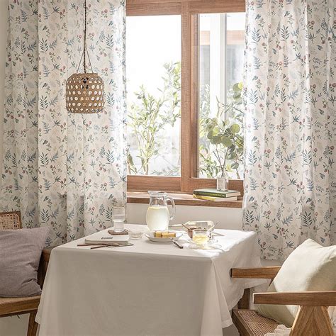 데코뷰 화사하고 싱그러운 보태니컬 핸드드로잉 패턴이 돋보이는 데코뷰 썸머가든 작은창커튼을