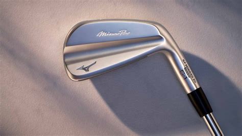 Titleists Gt1 3tour Fairway Wood Blends Tour Performance With Forgiveness