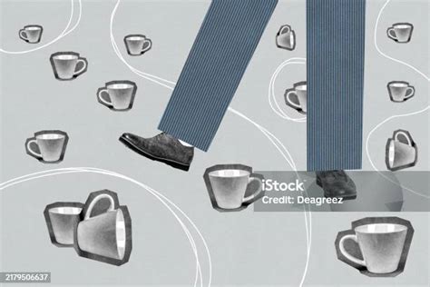 크리에이 티브 포스터 콜라주 신체 조각 다리 산책 단계 커피 컵 도자기 접시 얼굴 카페 아메리카노 티타임 그림 배경 0명에 대한 스톡 사진 및 기타 이미지 Istock