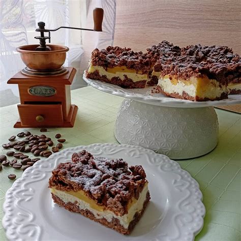 Strouhaný kakaový koláč s tvarohem a jablky fotografie 1 TopRecepty cz