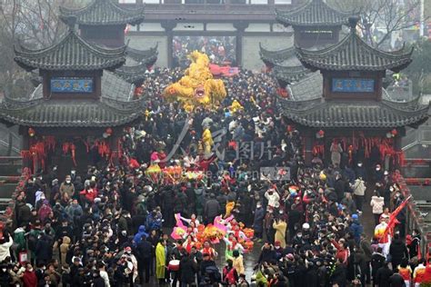 安徽全椒：万人空巷“走太平” 人民图片网
