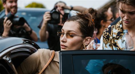 Bella Hadid Fait Grimper Son Quotient Mode Dans Une Tenue Aux Allures Y2k