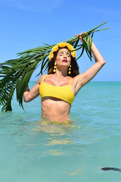 Дженифер Николь Ли Jennifer Nicole Lee фото Jennifer Nicole Lee in Swimsuits on the