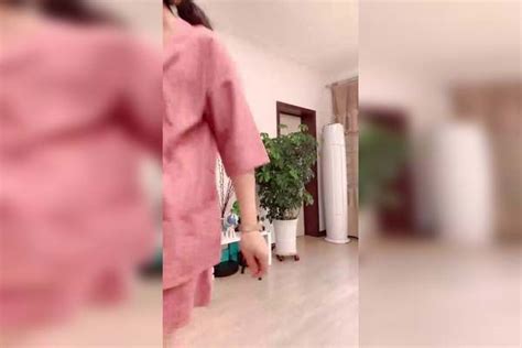 医院是坚决不能让妈妈去了，不怕一万就怕万一，关键时候我得救我爸一命