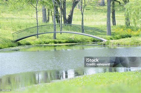 아치형 풋브릿지 Over 작은가 레이브 0명에 대한 스톡 사진 및 기타 이미지 0명 경관 교량 Istock