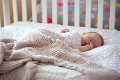 婴儿床的新生儿高清图片下载 正版图片600378167 摄图网